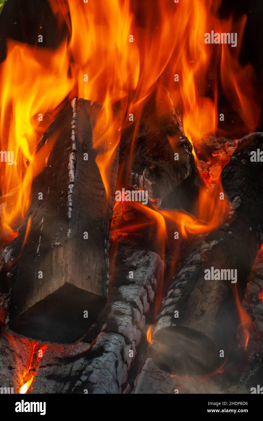 Log fires hi-res stock photography and images - Alamy