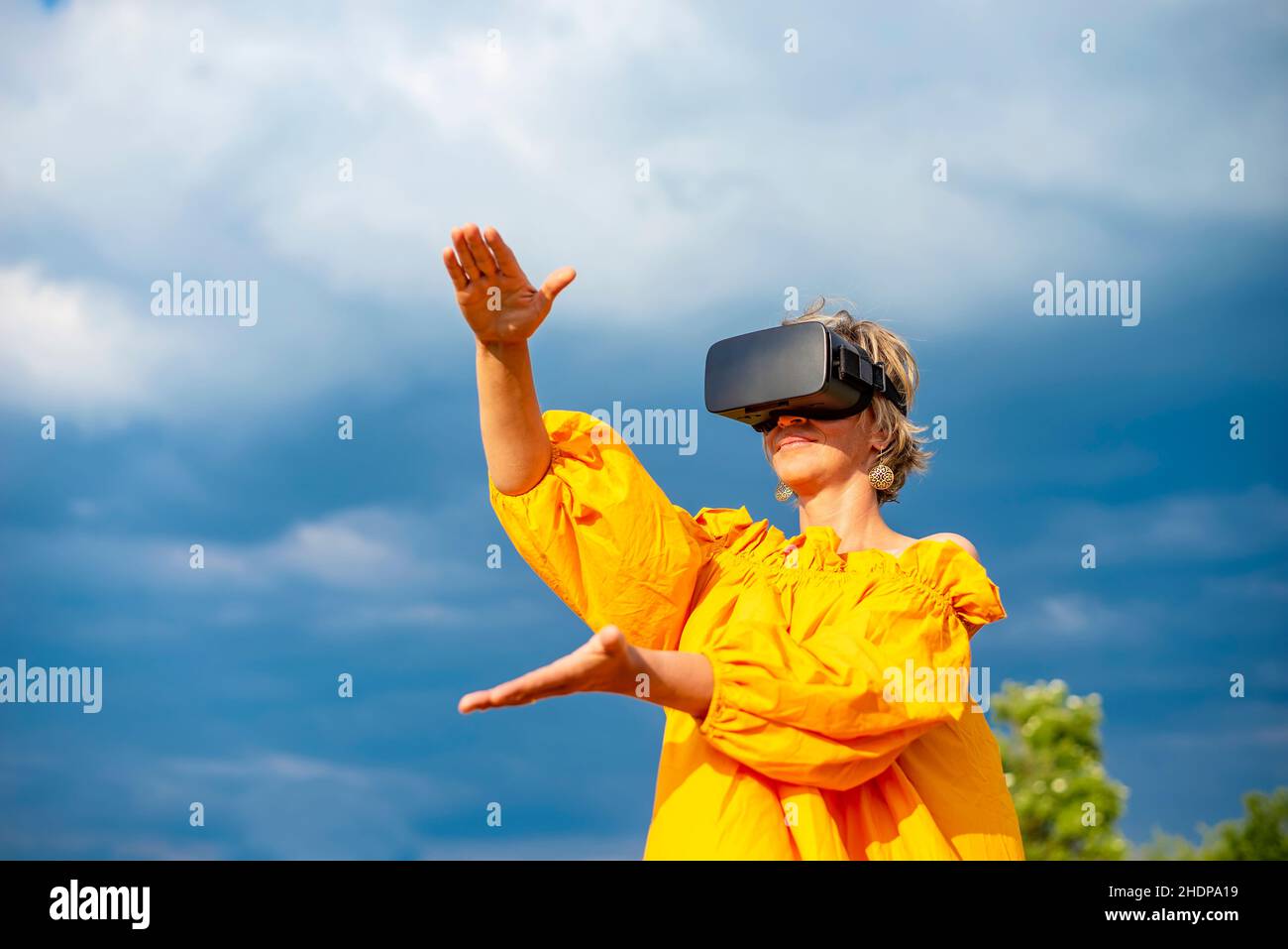 virtual reality, simulation, head-mounted display, computer-simulated ...