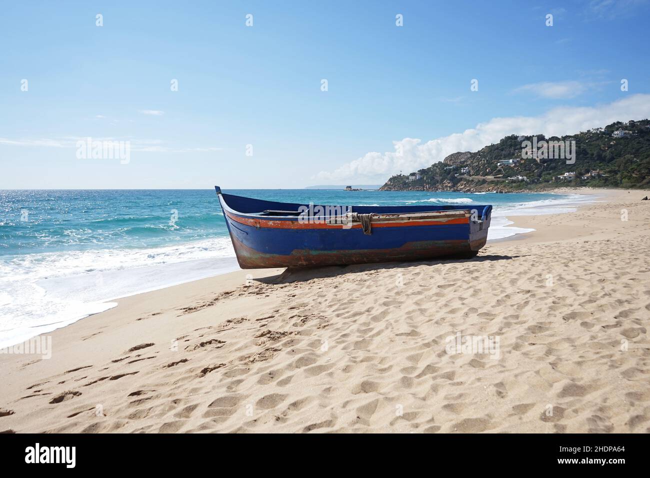 stranded, wooden boat, strandeds, wooden boats Stock Photo - Alamy