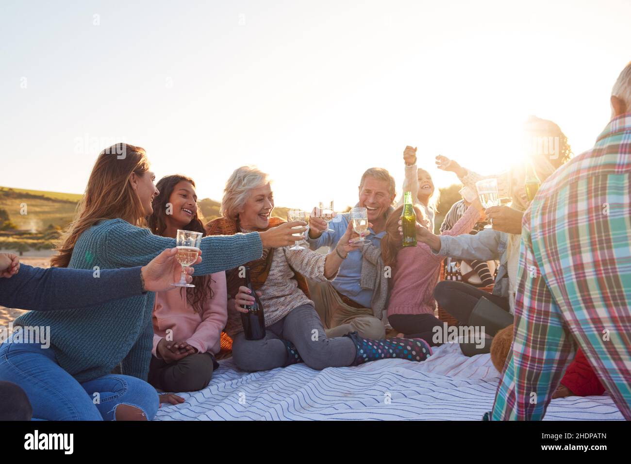 Family reunion picnic hi-res stock photography and images - Alamy