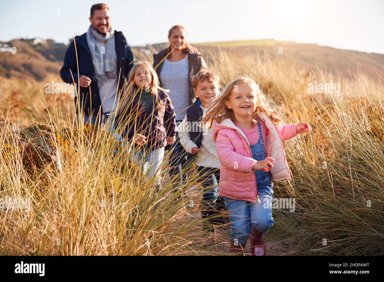 Parent family childs walk hi-res stock photography and images - Alamy