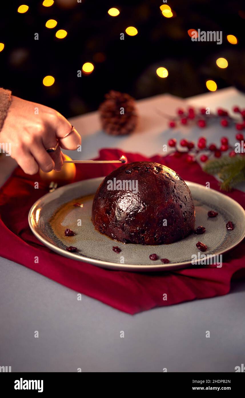 Christmas pudding flame hi-res stock photography and images - Alamy