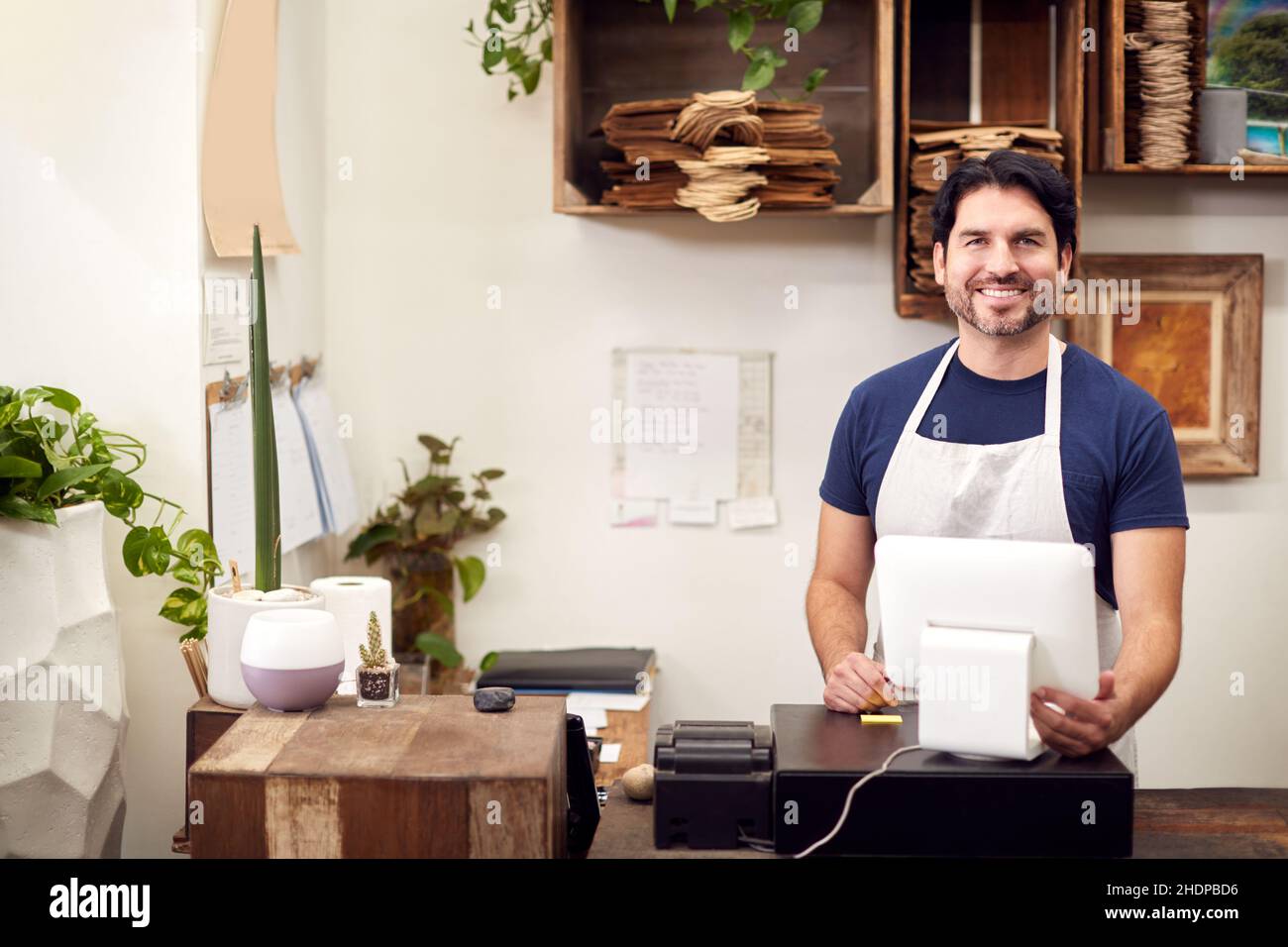 store, checkout, counter, owner, corporate, negocios, checkouts ...