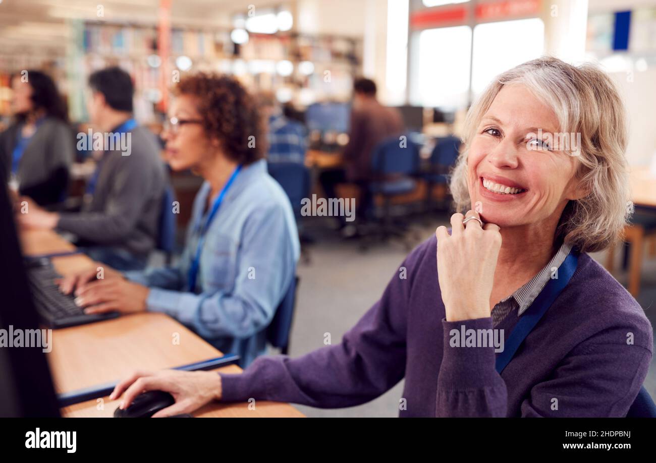 Online education senior woman elderly hi-res stock photography and ...