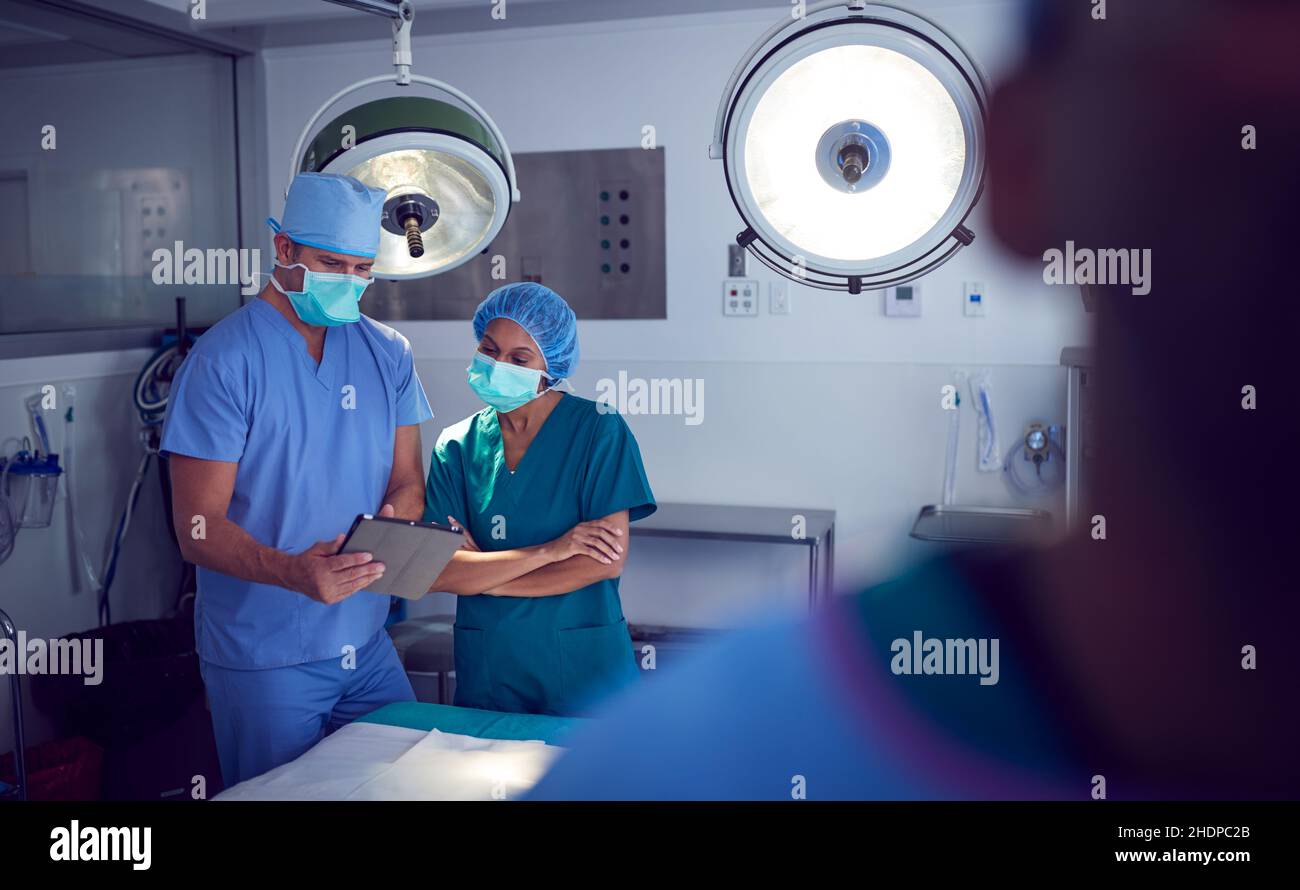 Anaesthetist woman hi-res stock photography and images - Alamy