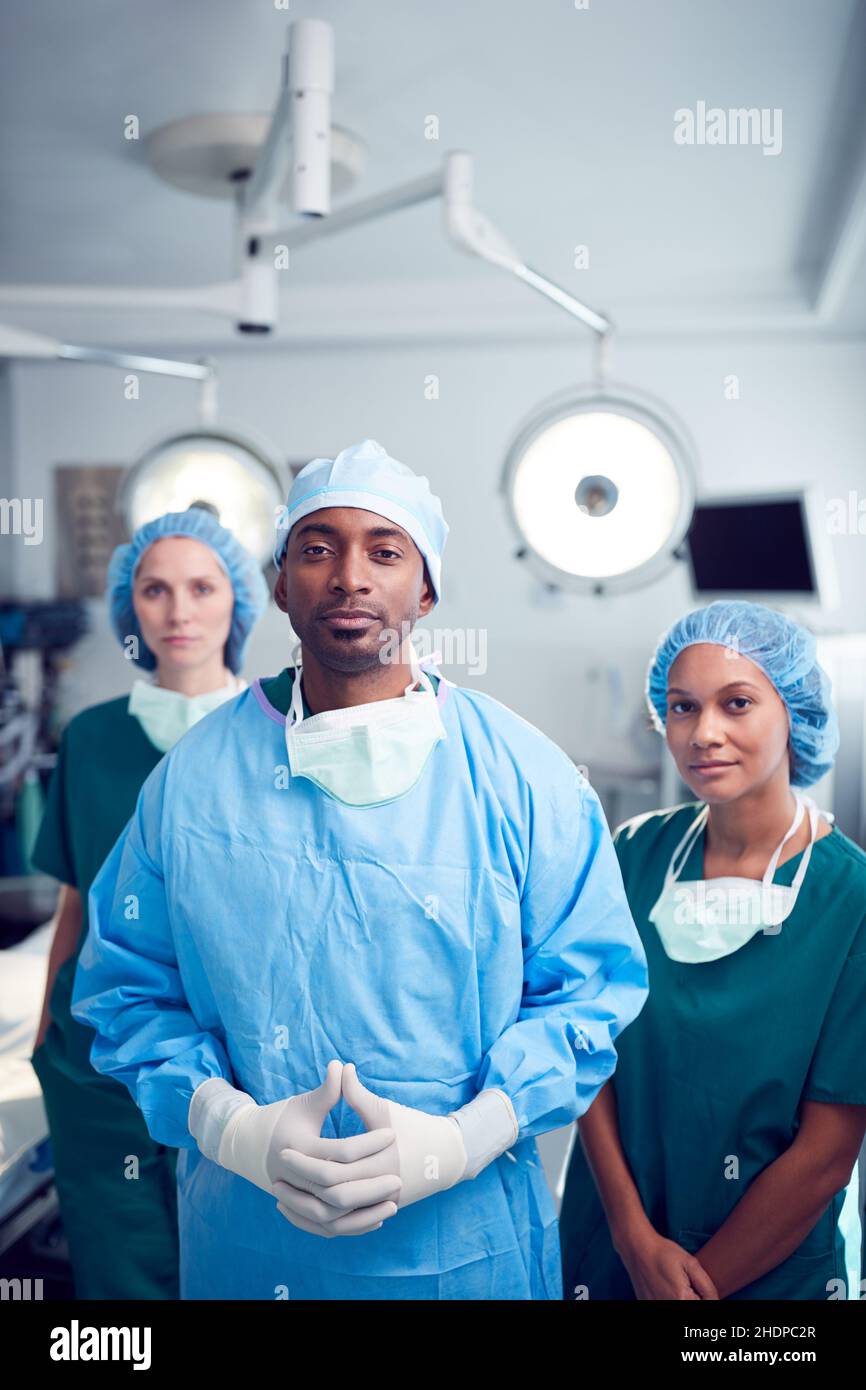 Lady surgeons hi-res stock photography and images - Alamy