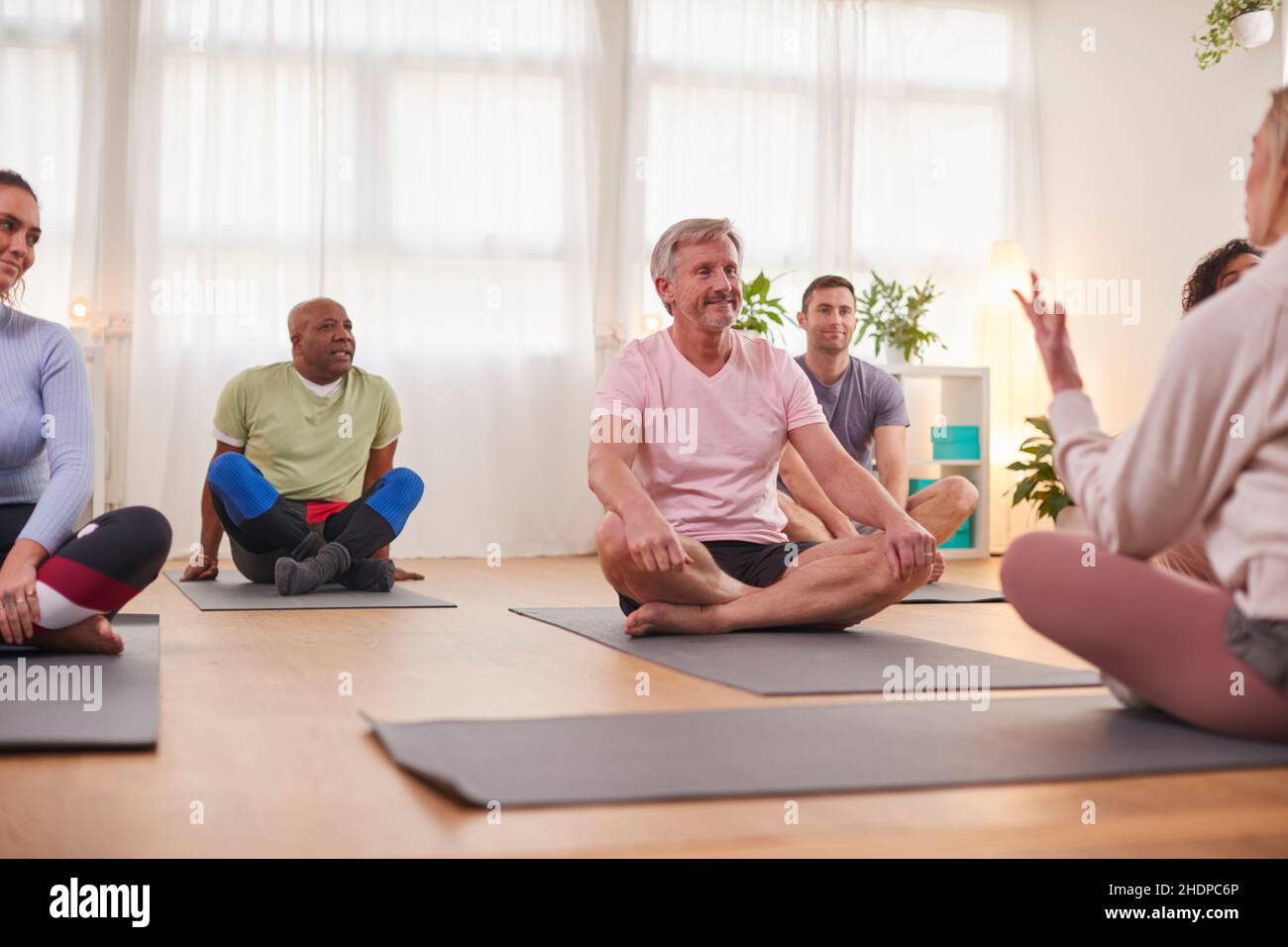 Yoga beginners hi-res stock photography and images - Alamy
