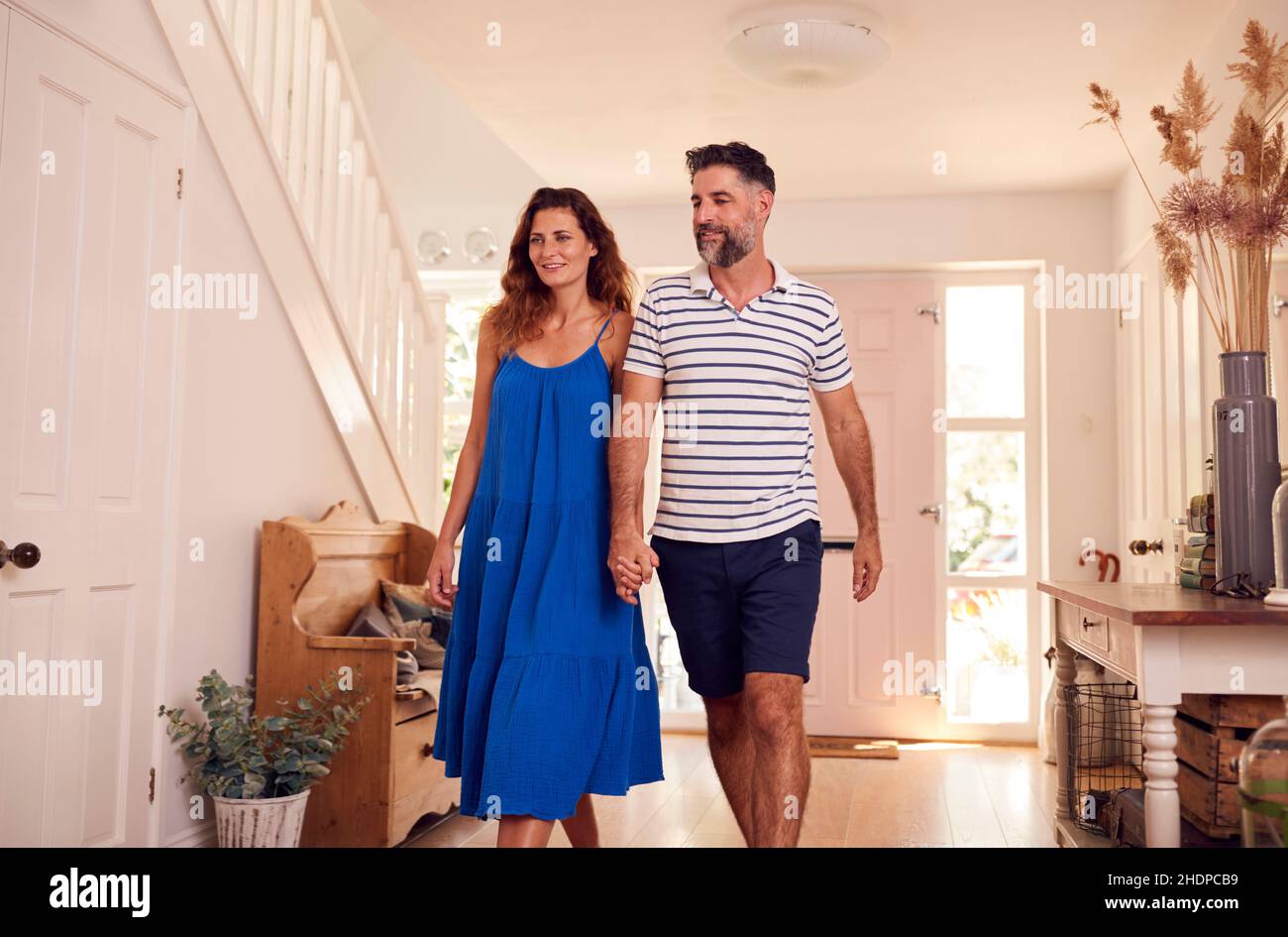 couple, home, coming home , pairs, homes Stock Photo - Alamy