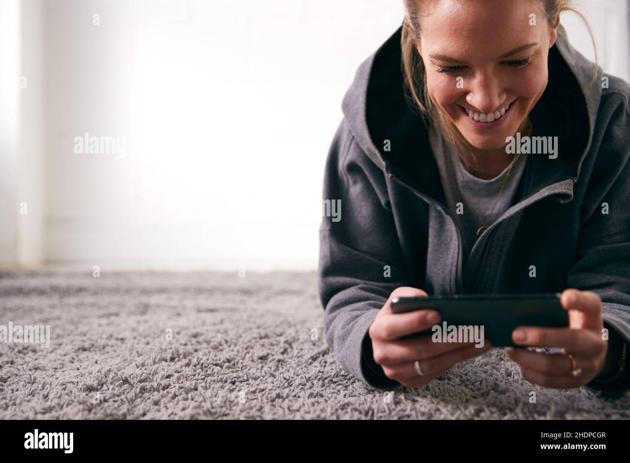 smiling, writing, message, online, smart phone, smile, messages ...