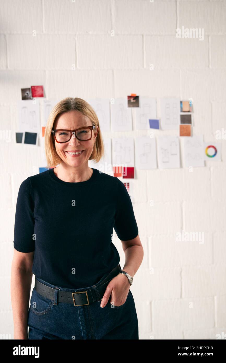 Eye wear designer hi-res stock photography and images - Alamy