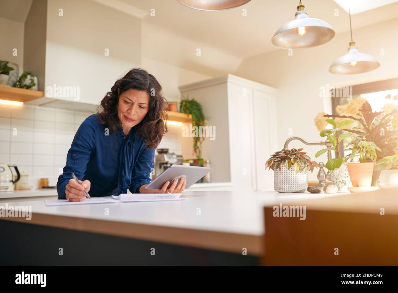Woman paperworks mature hi-res stock photography and images - Alamy