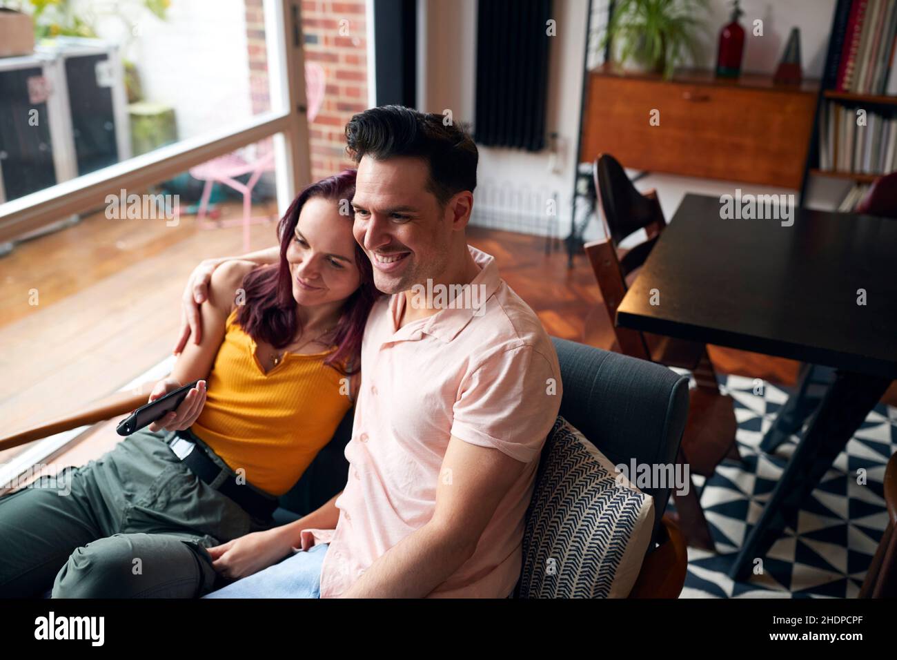 couple, home, watching tv, pairs, homes, television, tv Stock Photo - Alamy