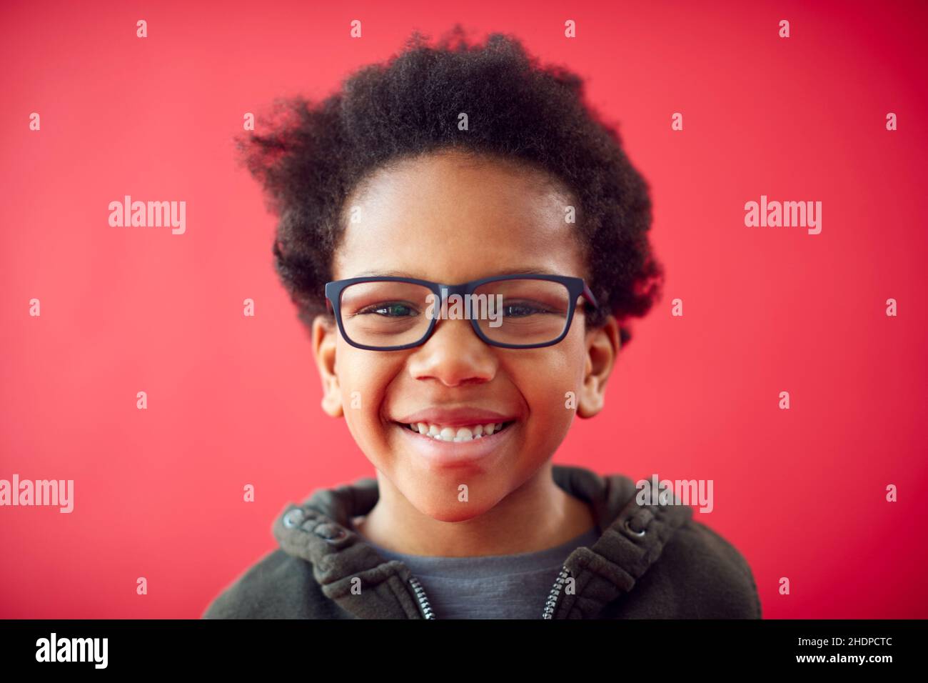 Smiling african boy eyeglasses hi-res stock photography and images - Alamy