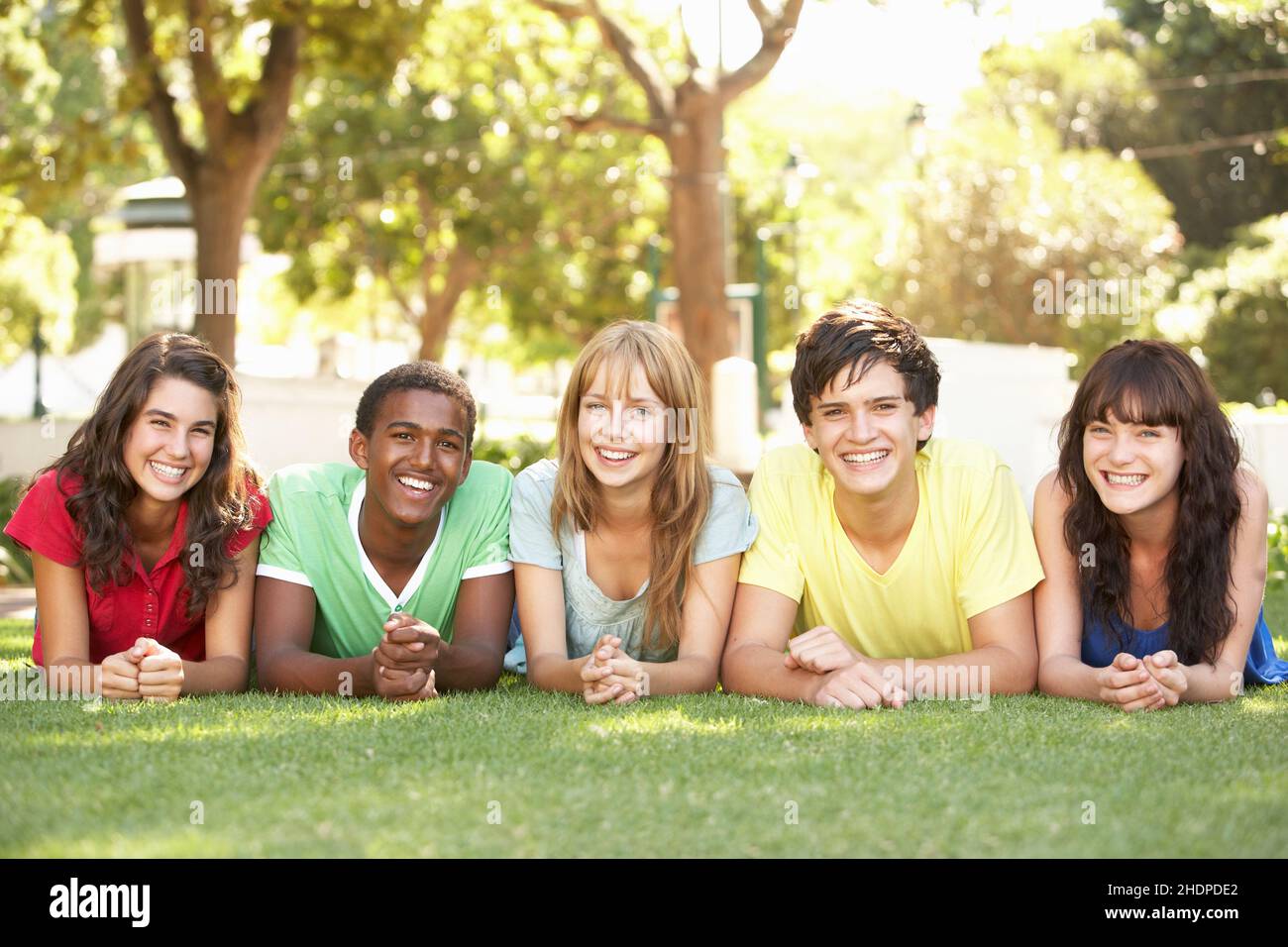 Teenagers clique hi-res stock photography and images - Alamy