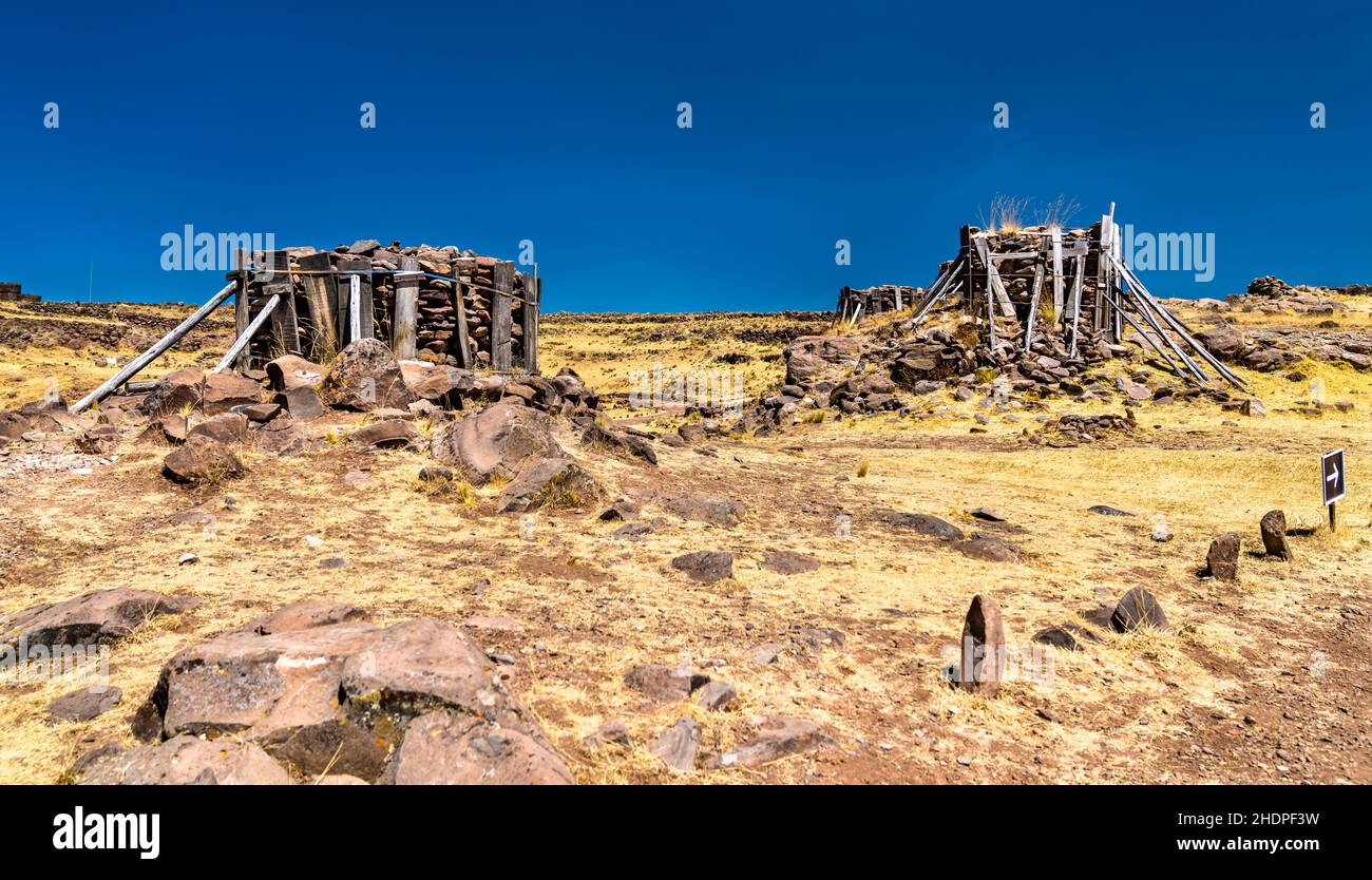 Sillustani pre inca cemetery hi-res stock photography and images - Alamy