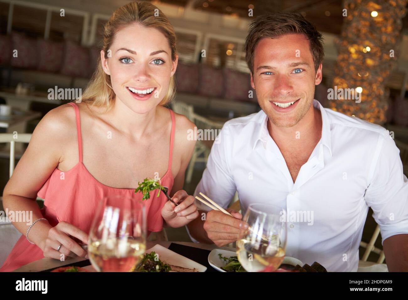couple, eating, restaurant, pairs, eat, restaurants Stock Photo - Alamy