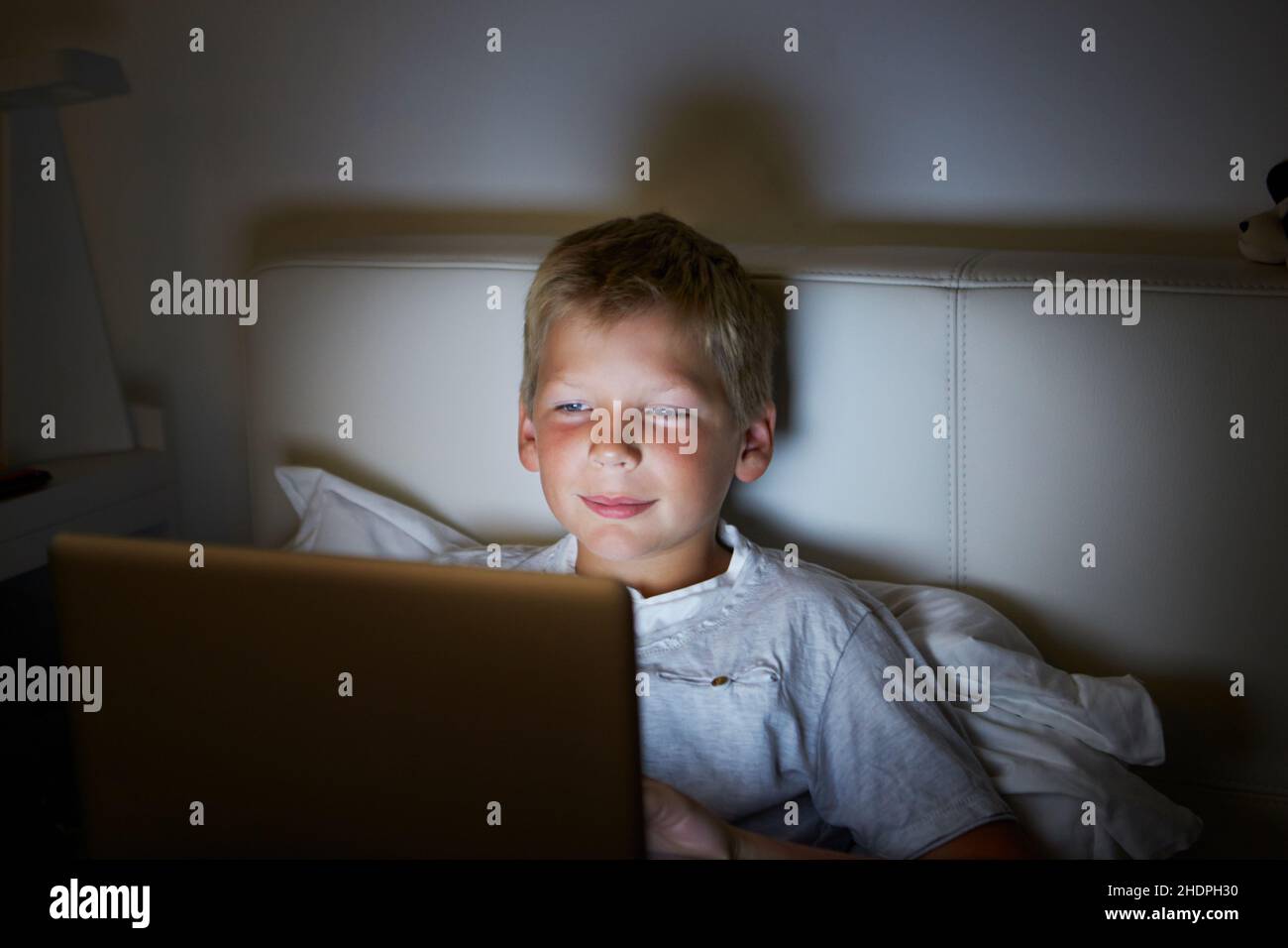 Smiling childs head hi-res stock photography and images - Alamy