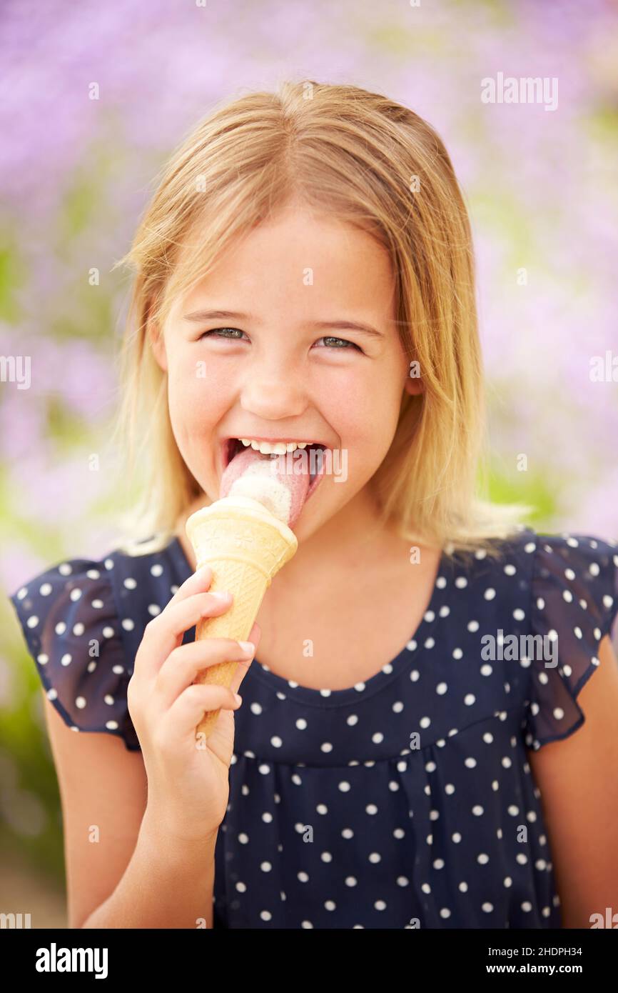 Children eating ice cream laughing hi-res stock photography and images ...