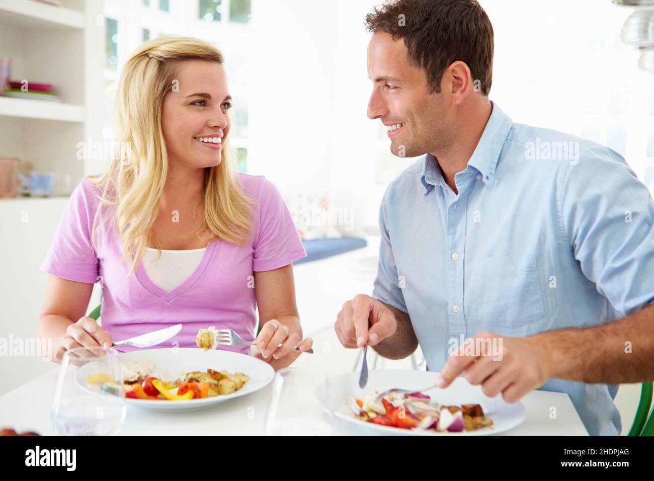 couple, eating, lunch, pairs, eat, lunch time Stock Photo - Alamy