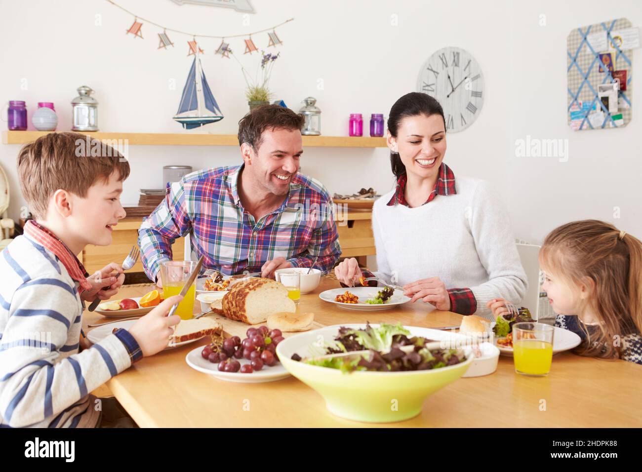 eating, family, eat, families Stock Photo - Alamy