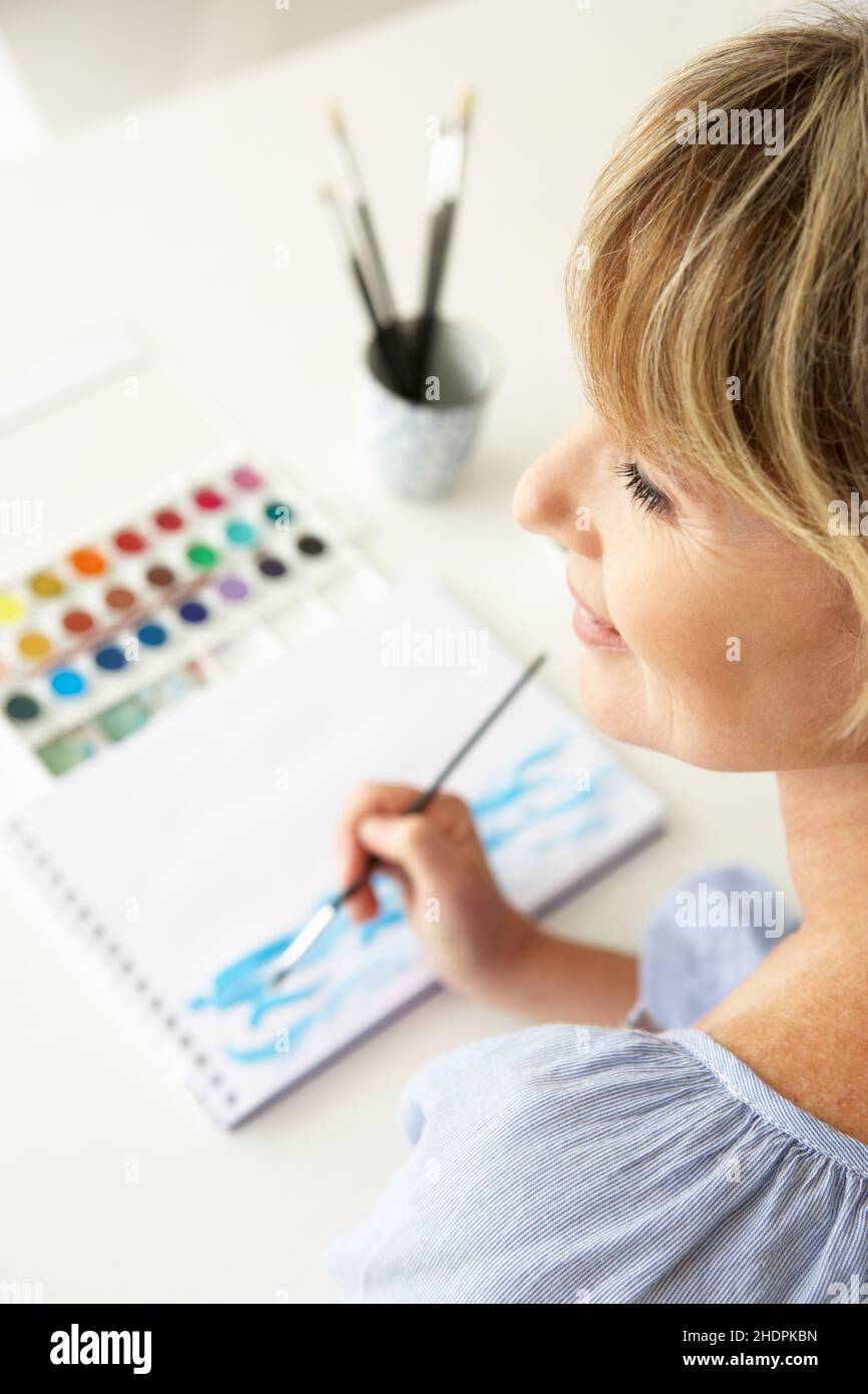 Lady female artist hi-res stock photography and images - Alamy