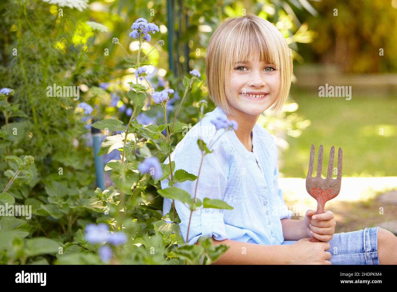 Girls tending hi-res stock photography and images - Alamy