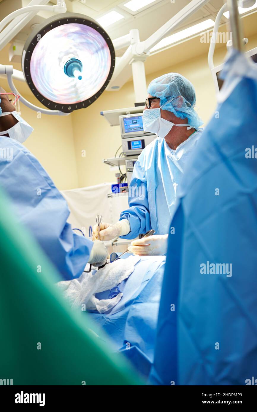 surgeon, surgery, operating room, surgeons, surgeries, operating rooms ...