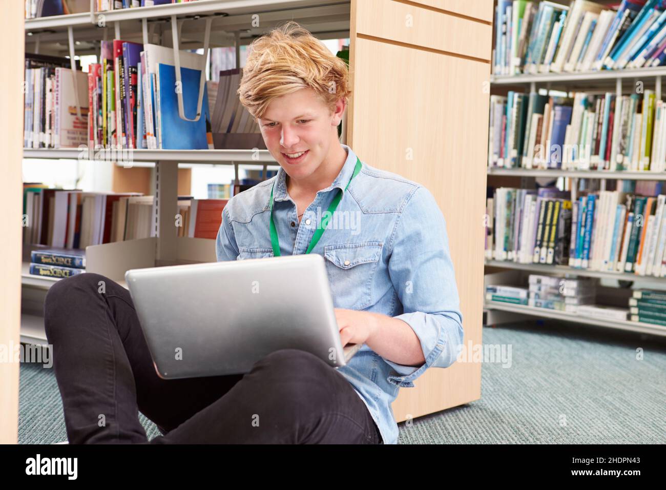 Children's library computer hi-res stock photography and images - Alamy