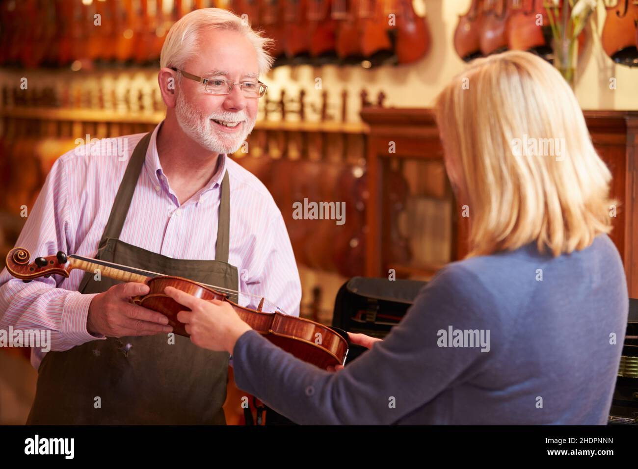 Female violin maker hi-res stock photography and images - Alamy