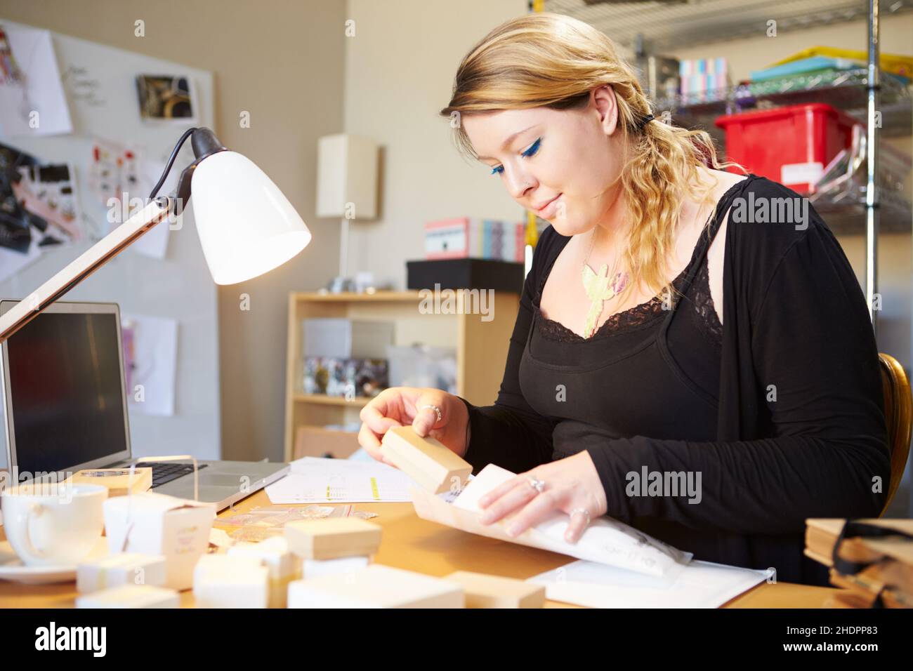 sending, packing, send Stock Photo - Alamy