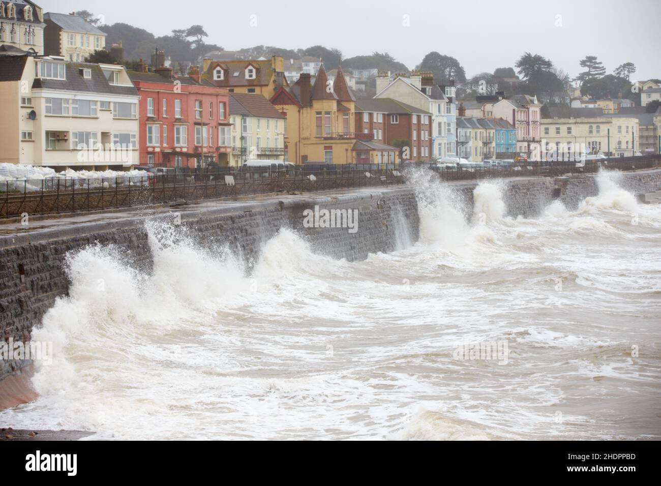 Coastal flooding houses uk hi-res stock photography and images - Alamy