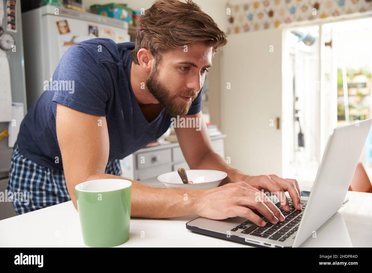Are you over 18 computer hi-res stock photography and images - Alamy
