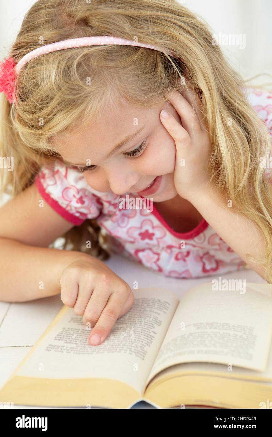 Blonde girl 20 years reading book hi-res stock photography and images ...