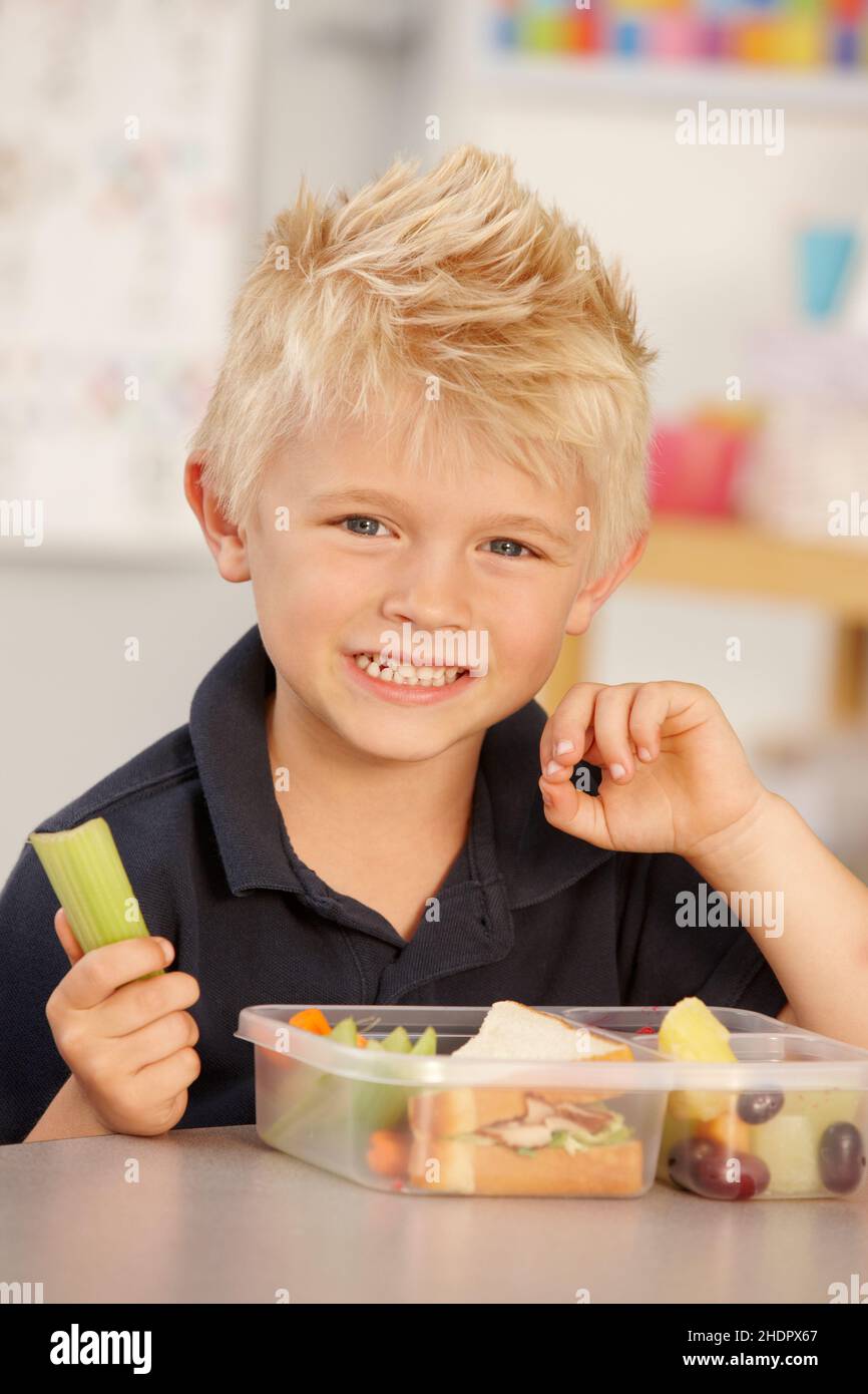 boy, eating, packed lunch, boys, eat, packed lunchs Stock Photo - Alamy