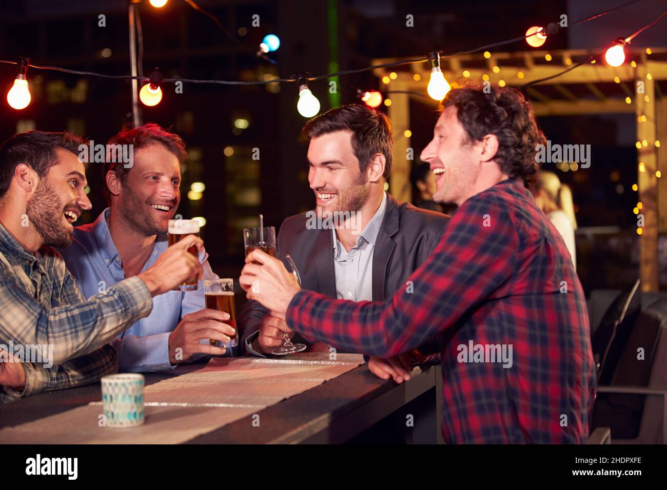 Baby boomers drinking beer at bar hi-res stock photography and images ...