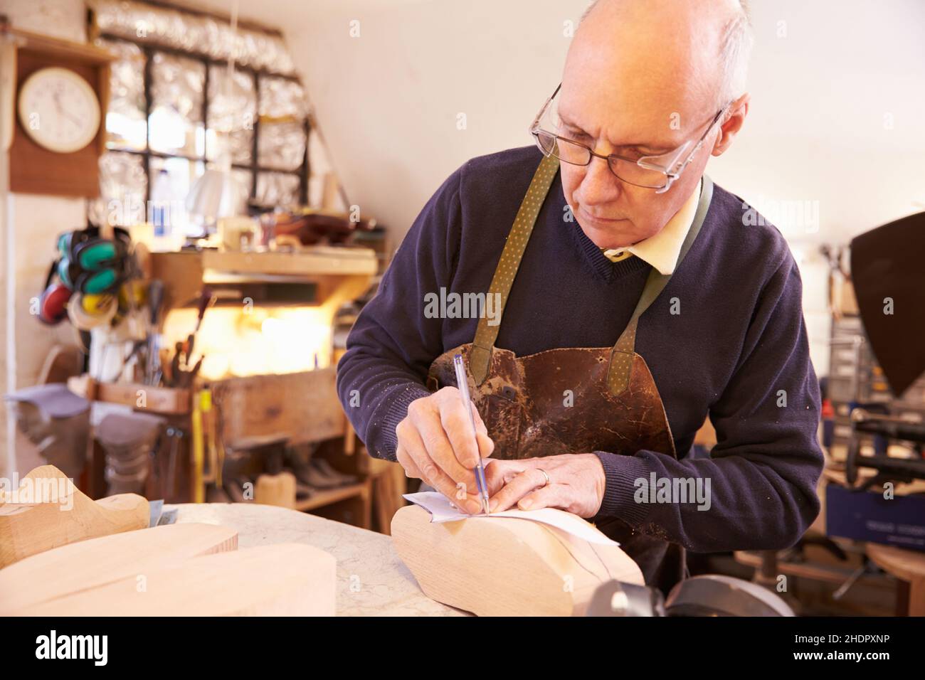 Shoemakers apron hi-res stock photography and images - Alamy