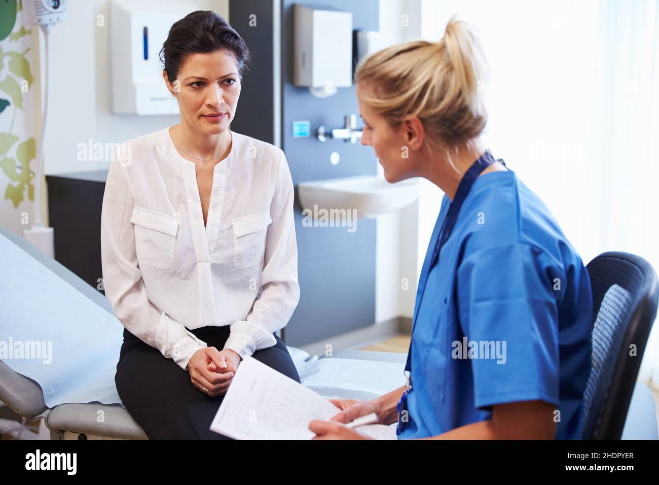 Hospital consult hi-res stock photography and images - Alamy