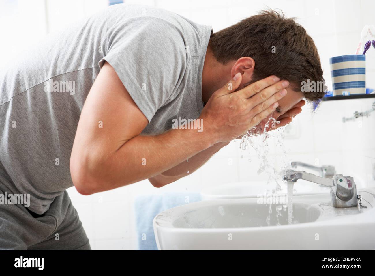 Three sinks hi-res stock photography and images - Alamy