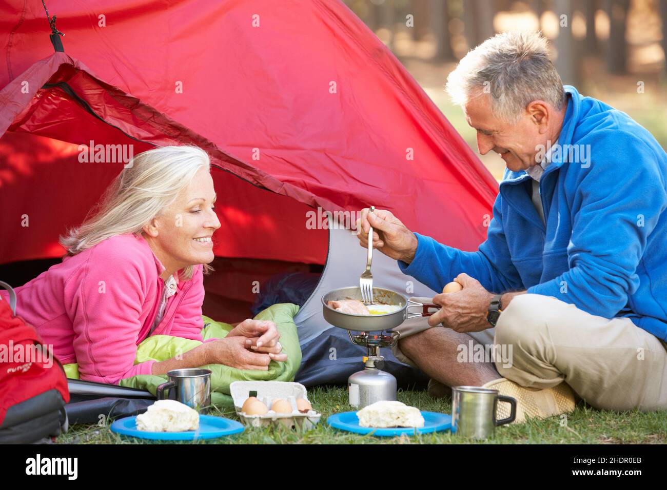 cooking, couple, camping, to cook, couples, camper Stock Photo - Alamy