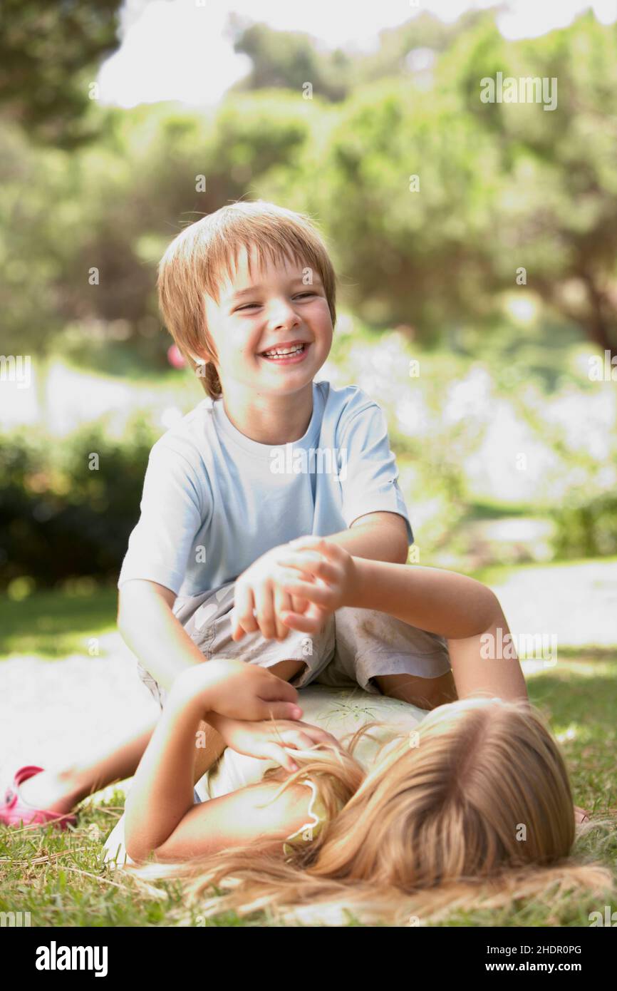 2 boys 2 girls friends together hi-res stock photography and images - Alamy