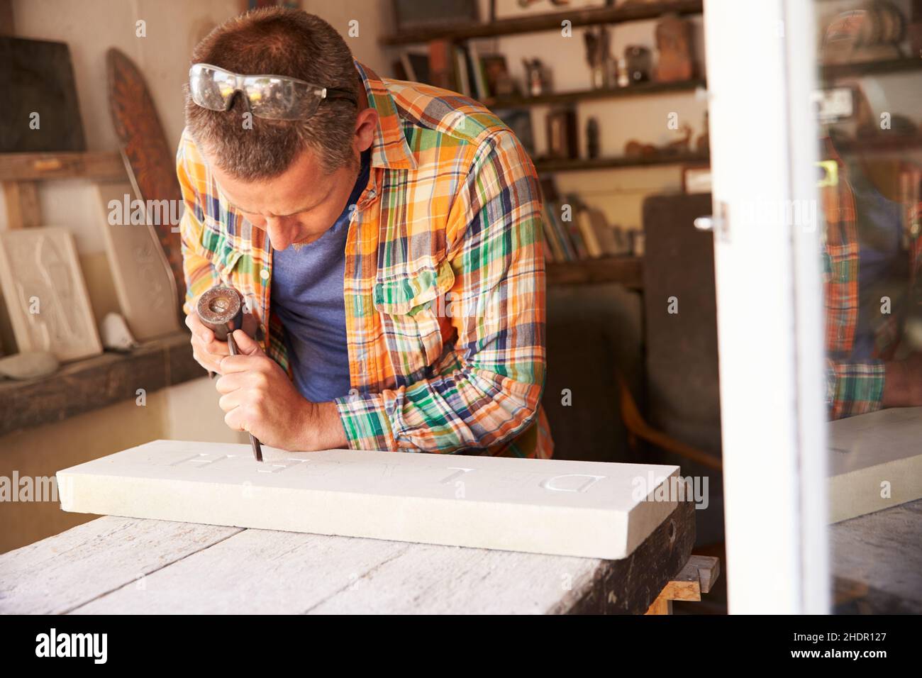 Masons working hi-res stock photography and images - Alamy