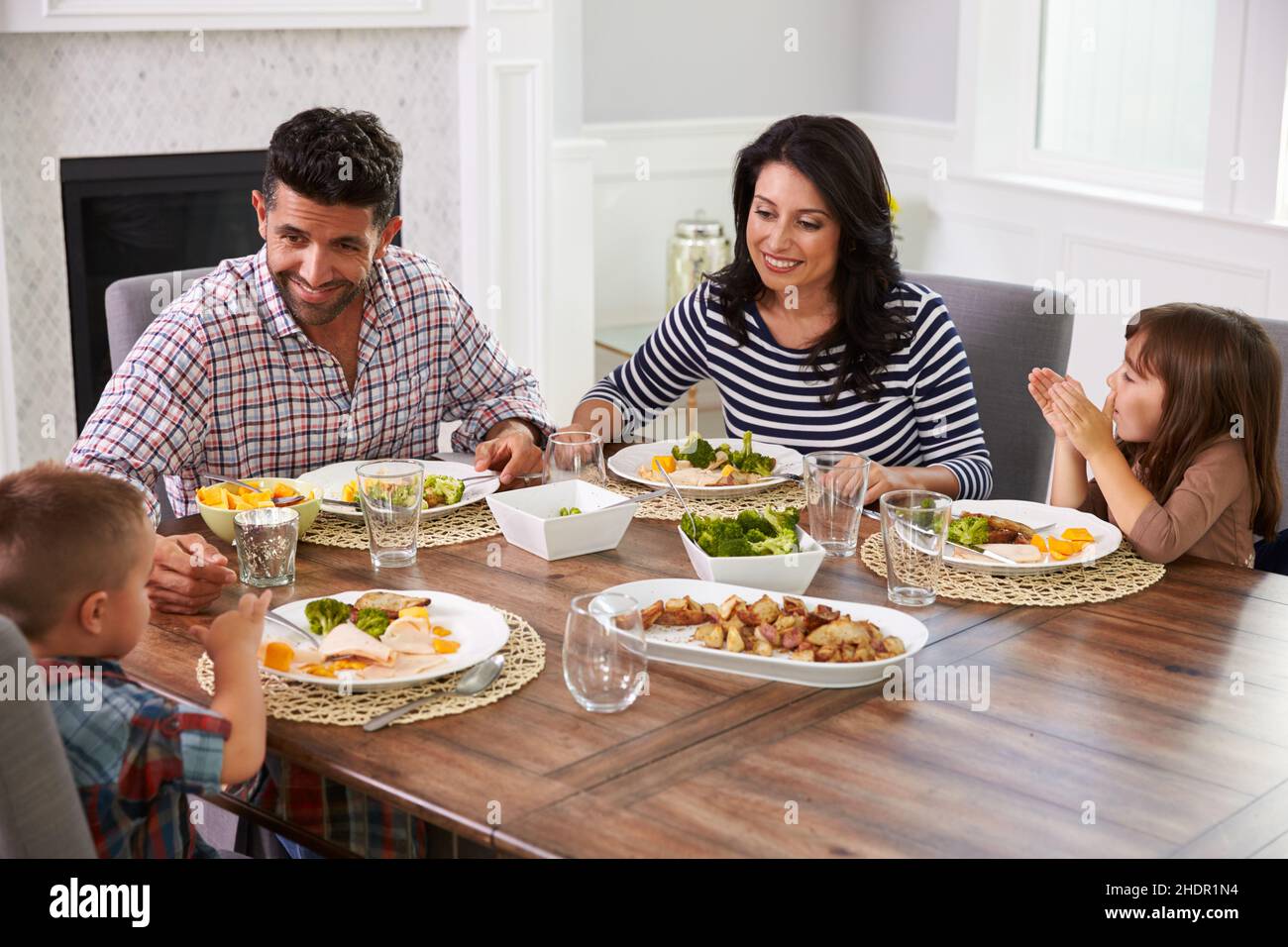 meal, family, lunch, meals, families, lunch time Stock Photo - Alamy