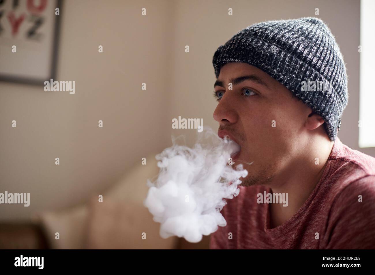 Men male person smoke hi-res stock photography and images - Alamy