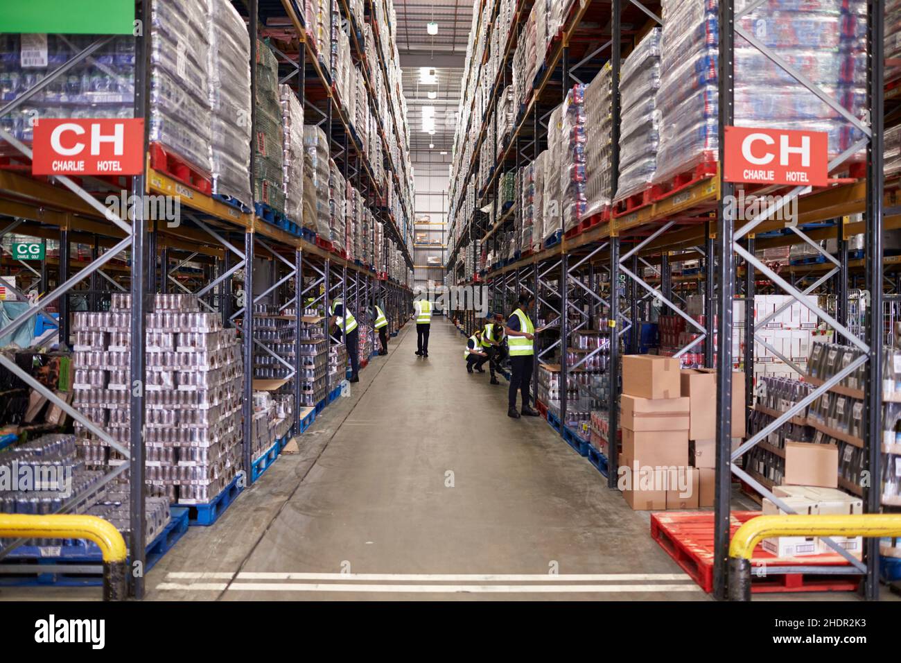 Warehouse clerk hi-res stock photography and images - Alamy