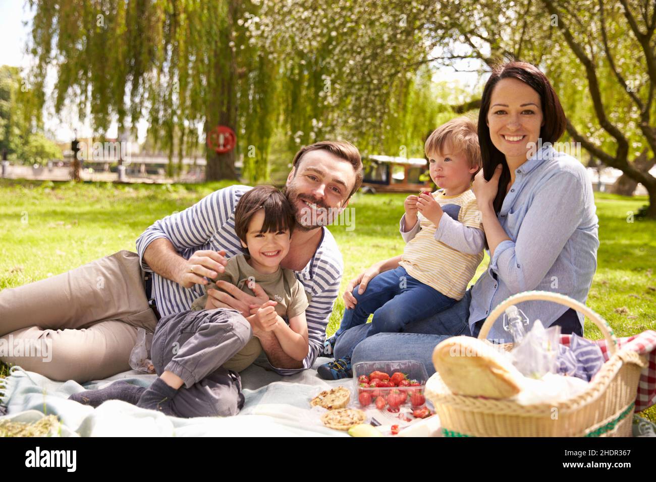 family, picnic, family outing, families, picnics Stock Photo - Alamy