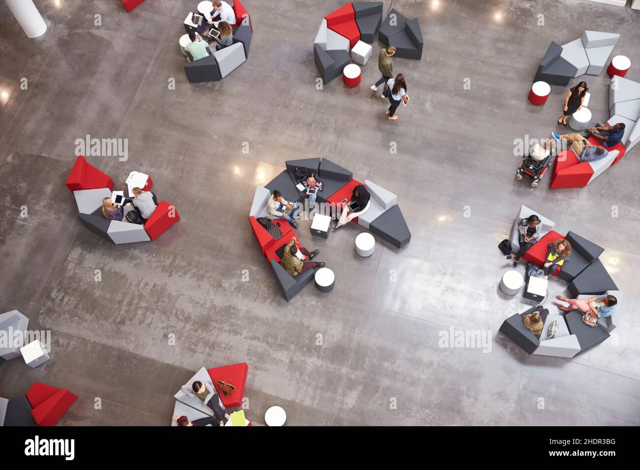 College lobby hi-res stock photography and images - Alamy