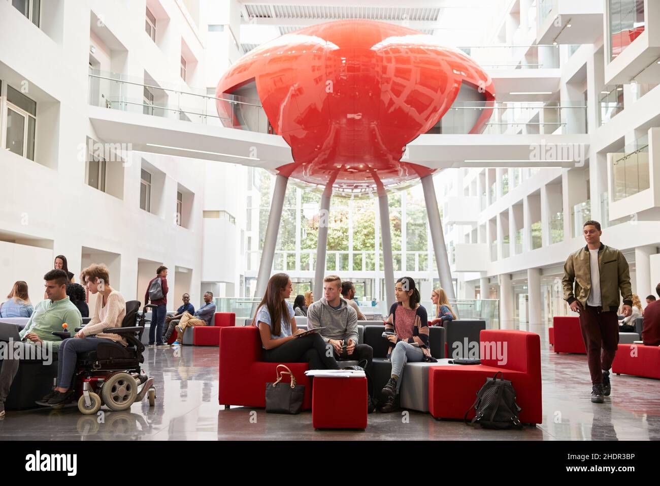 Uk university students male female hi-res stock photography and images ...