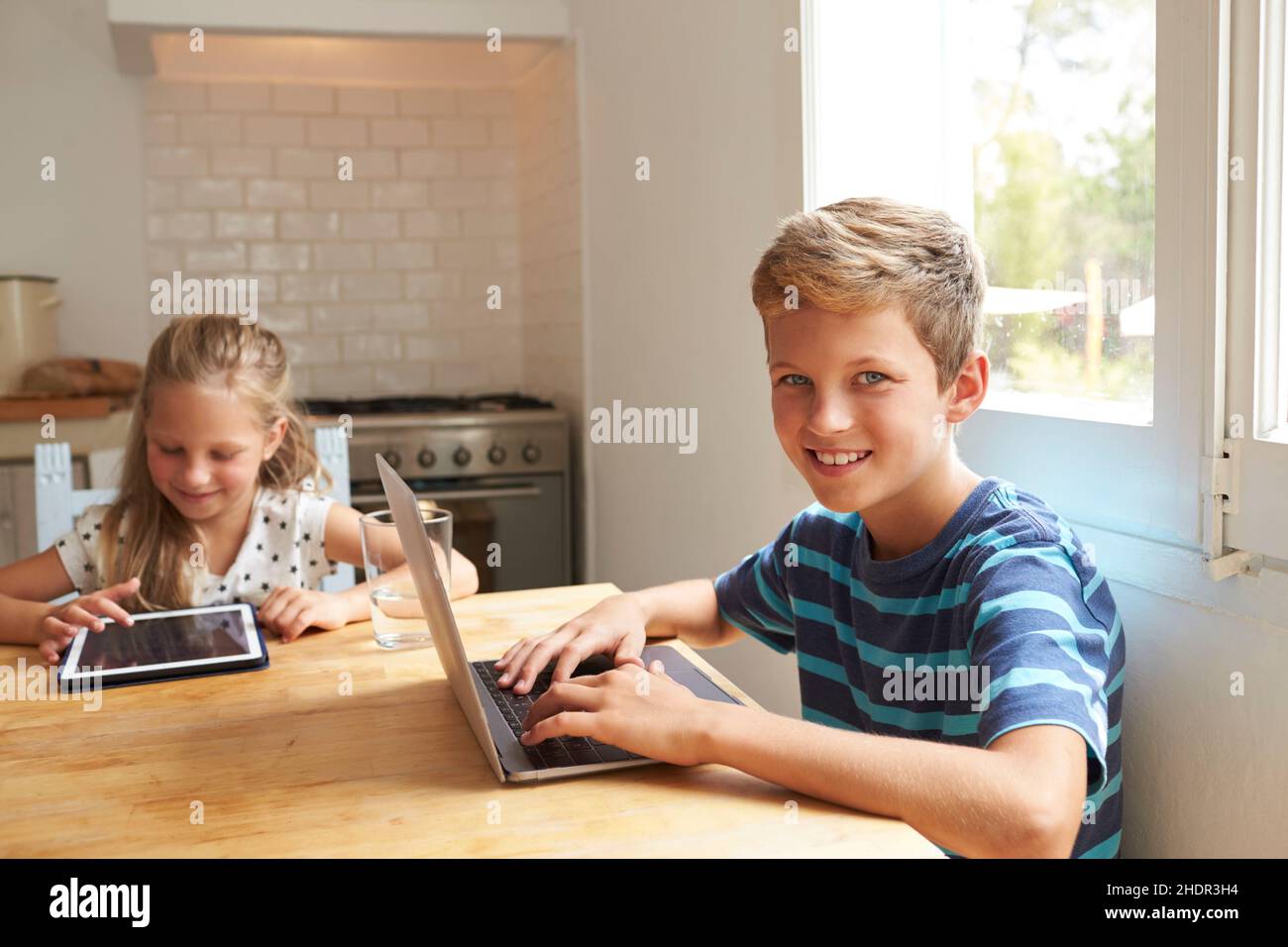 Children 2 boys 1 girl hi-res stock photography and images - Alamy