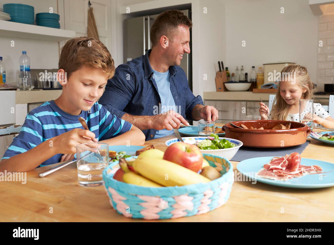 eating, family, lunch, eat, families, lunch time Stock Photo - Alamy
