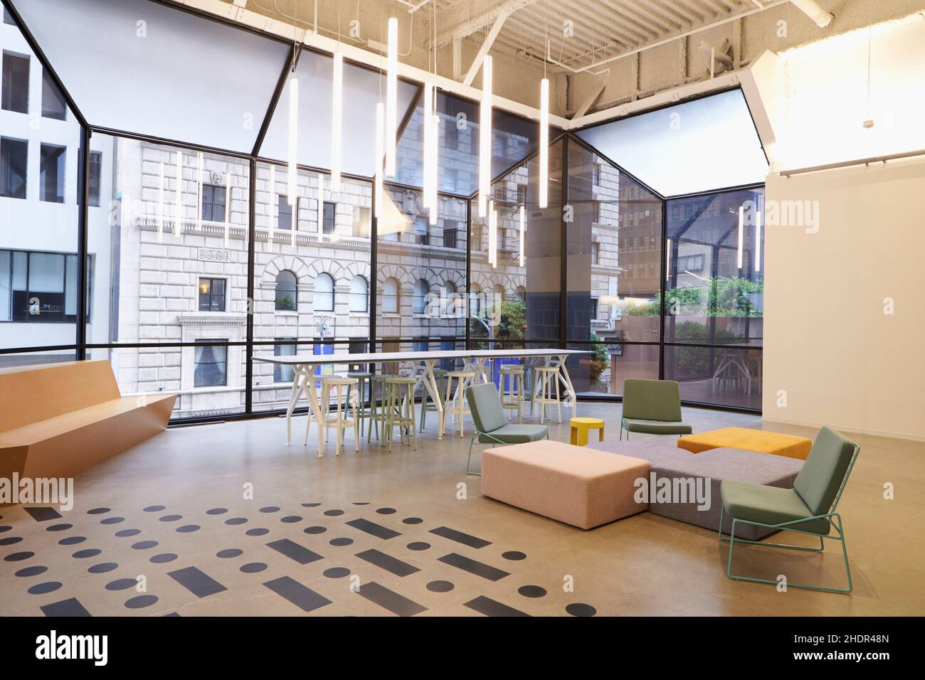 Coworking lounge hi-res stock photography and images - Alamy